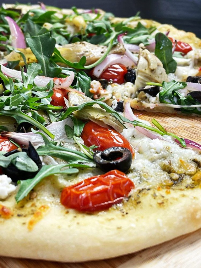 Mediterranean Flatbread Pizza Recipe | Homemade Food Junkie