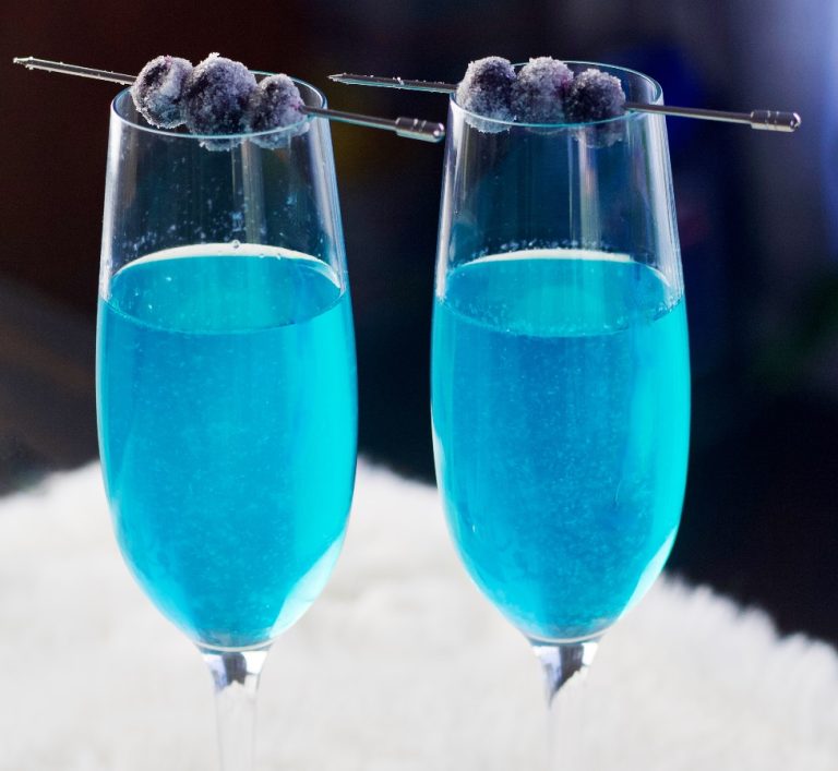 Icy Winter Cocktail | Homemade Food Junkie