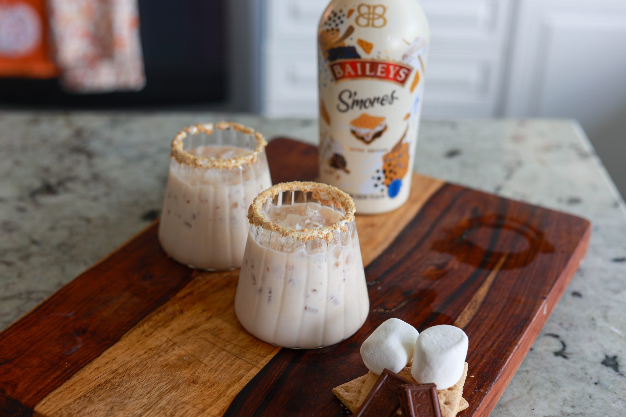 Delicious Campfire Baileys S'mores Cocktail | Homemade Food Junkie